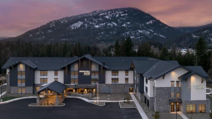 Mountain Majesty Hideout | Free Breakfast, Pool - Sandpoint, ID