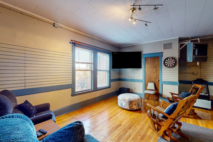 4br Centrally Located Home - Hot Tub & Pool Table - Edmundston