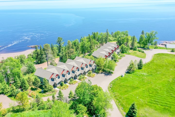 Cliffhouse 675 Luxury Townhome In Lutsen - Lutsen, MN