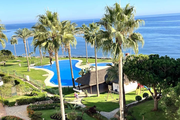 Mi Capricho 400 Beachfront Apartment With Sea View - Sitio de Calahonda