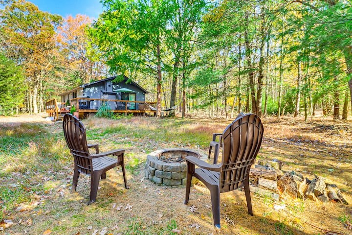 1/2 Mi To Bear Creek Lake: Gem W/ Fire Pit! - Jim Thorpe, PA