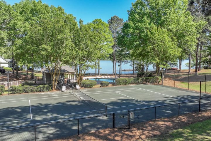 Pet Friendly In Reynolds, Docks, Tennis, Pool - Lake Oconee, GA