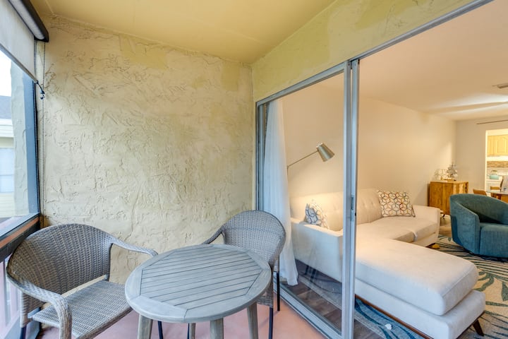 Quaint Sarasota Condo: 4 Mi To Siesta Key Beach! - Sarasota, FL