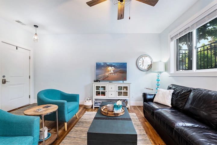 The Heart Of Tc | Downtown Condo | Walk Everywhere - 트래버스시티