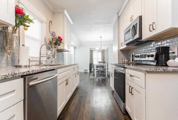 Cityretreat: Fenced Yard, Free Parking - Kansas City