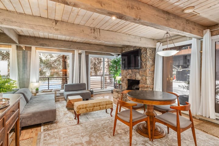 Spacious Condo W/great Amenities. Pool/ht/parking - Aspen, CO