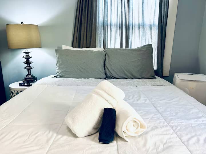 Sophisticated City Stay With Comfort - San Diego, CA
