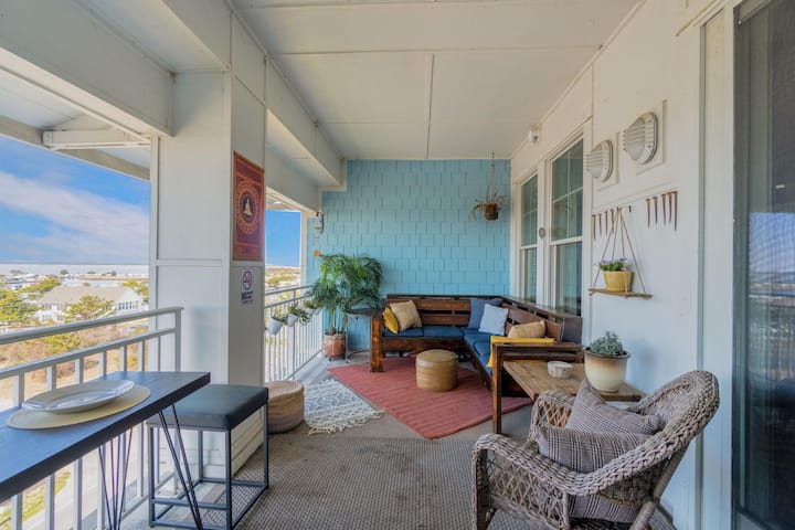 Bayfront Condo Perfect For Your Relaxing Getaway! - Virginia Beach, VA
