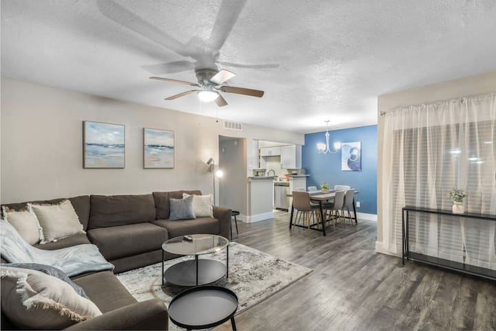 Modern 2br Across At&t Stadium, Near 6flags & Uta - Arlington, TX