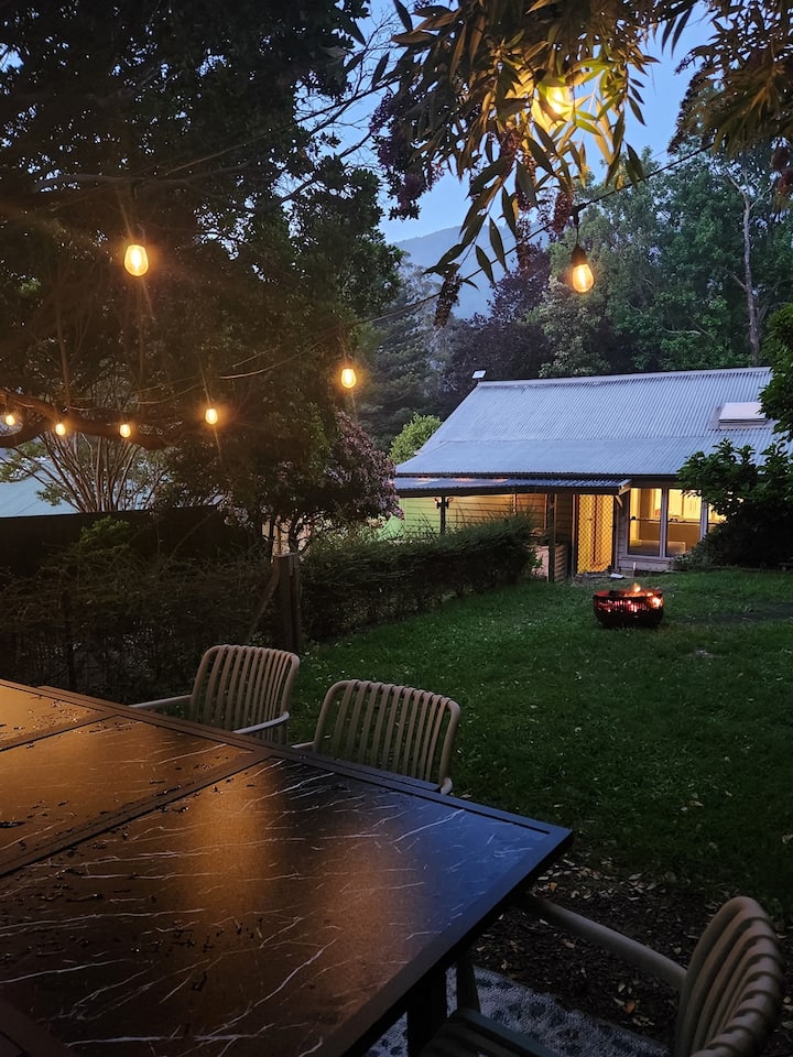 Red Gum & Stone - Peace | Space | Nature - Currawong Rd