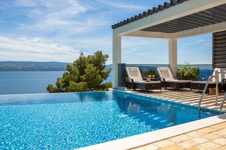Villa Near Omiš With Heated Pool 150 M From Sea - Omiš