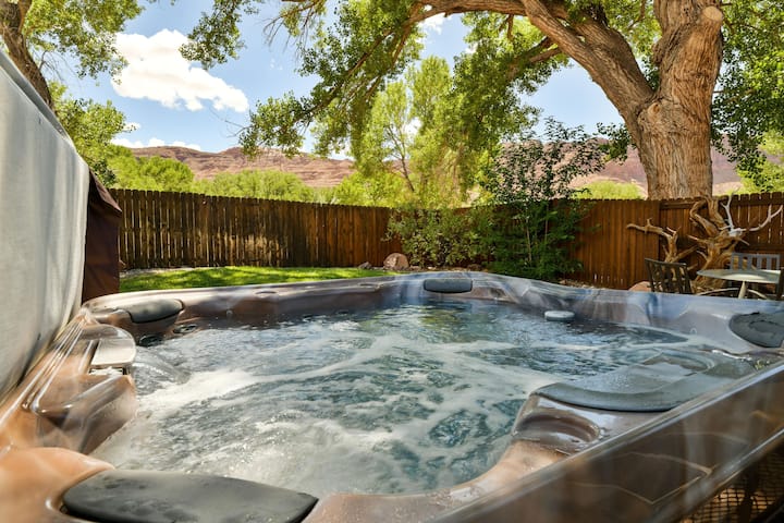 343 Downtown, Private Hot Tub With Red Rock Views - Moab, UT