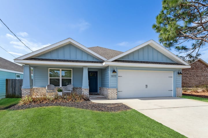 New Pool Just Completed! - Dog Friendly Pool Home - Navarre, FL