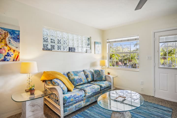 Beach Quarters #6 - Coastal And Cozy! - Gulfport, FL