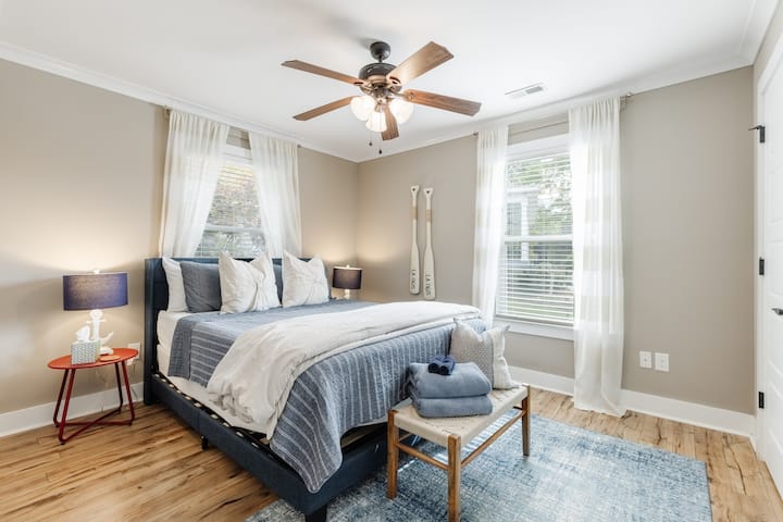 The Good Life Lake House - Richard B. Russell Lake