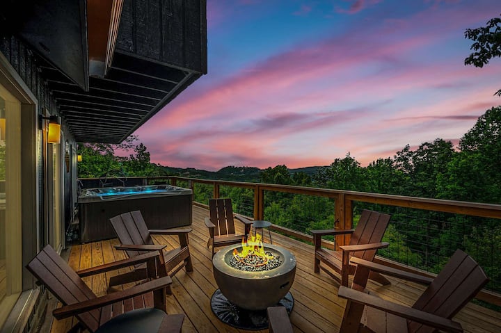 Mountain Views, King Beds, Fire Pit, Xl Hot Tub - Gatlinburg, TN