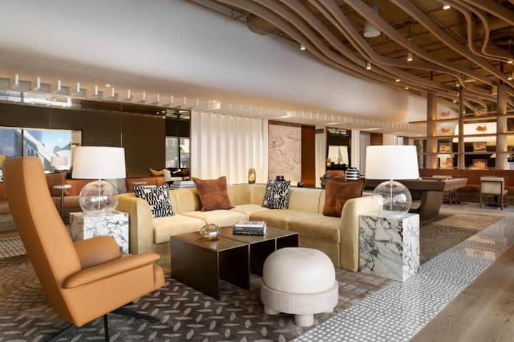 Steps To Statue Ferry | Pet Friendly + Bar On-site - New York