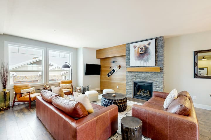 4br Ski-in Mountain Duplex W Hot Tub, Dog-friendly - Big White Ski Resort, BC