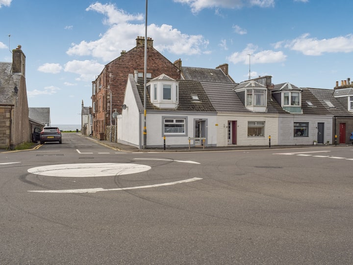 Corner Cottage - Girvan