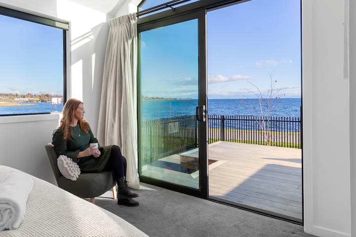 Brand New Lake Front Homes - Spa Pool - Unit 1 - Taupō