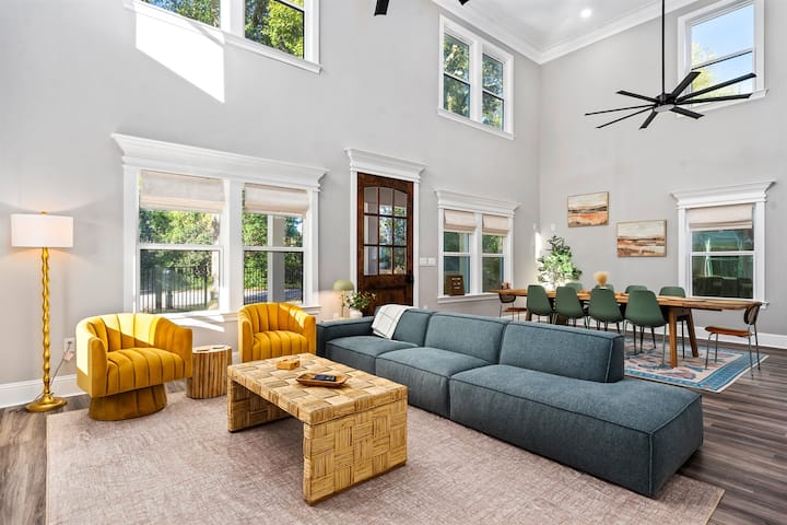 Outdoor Kitchen - Walk To Beach - Fire Pit - Dogs - Gulfport, MS