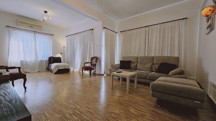 Stay: Aurum Apartment| 3 Br|desk|location - Nicosia