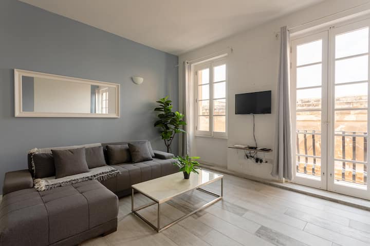 Rooftop Terrace & Sea Views - Unique Valletta 1br - Valletta