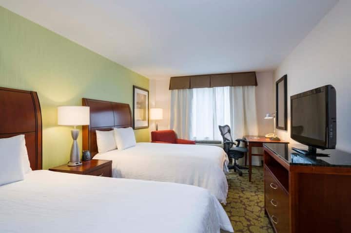 Guest Room With 2 Double Beds At Jfk - Queens, NY