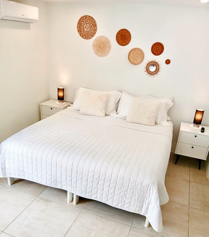 Prime Location ! 3 Min To Palm Beach/marriott - - Aruba