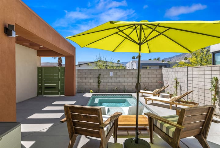 Cozy Up At Miralon – Private Poolside Modern Stay - Palm Springs, CA