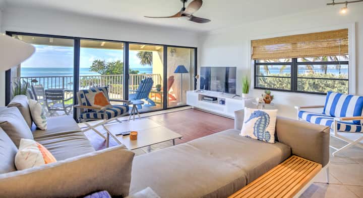 Nautical Natural Light Oceanfront Townhouse - Key Colony Beach, FL
