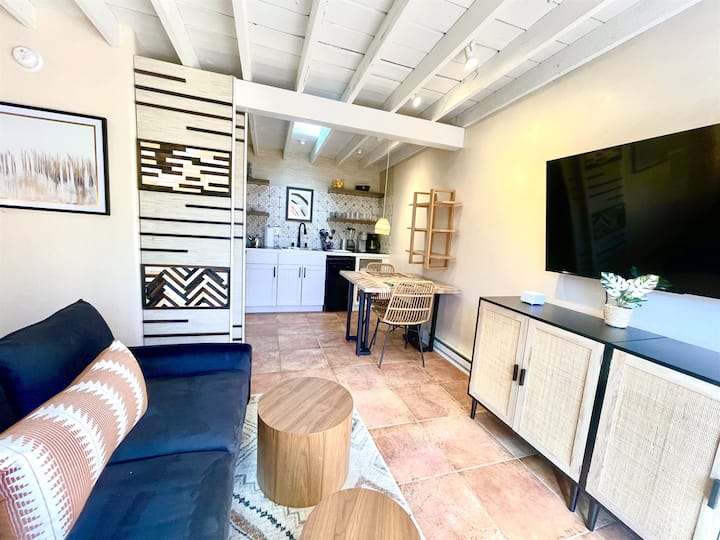 Serenity | Walk To Plaza + Private Patio & Grill - Santa Fe, NM