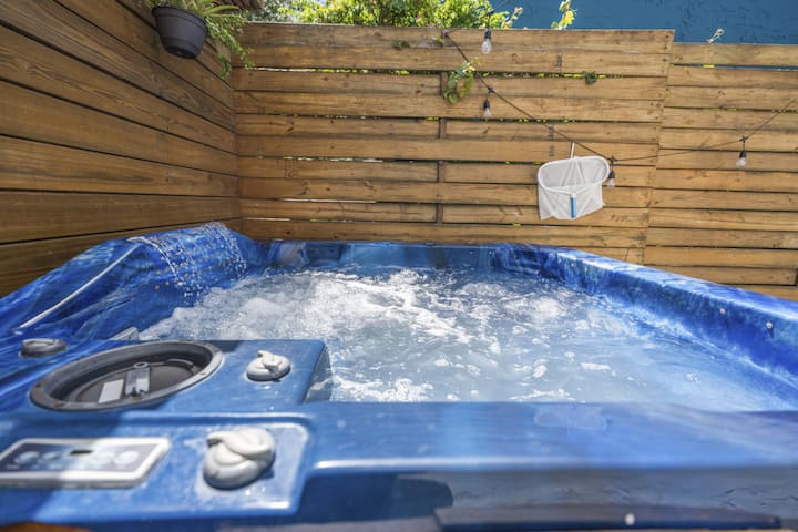 Beach Getaway 12 Min|hot Tub, Fenced Patio & Games - St. Augustine, FL