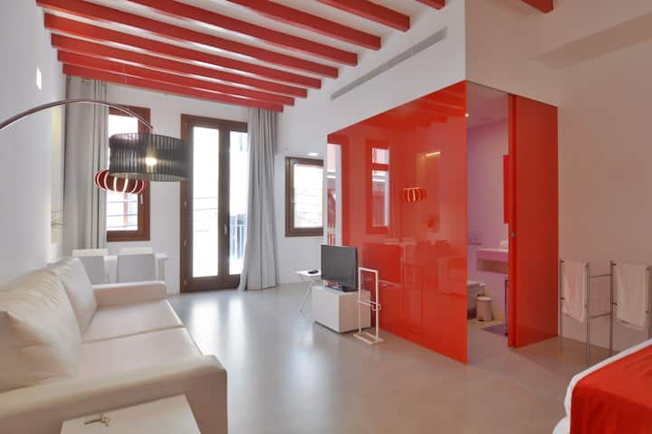 Lonja Suites 3 Red -