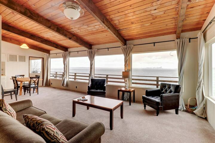Charming 2br Bayview | Balcony | W/d - Bainbridge Island