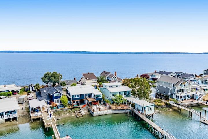 Waterfront 4br - Amazing Views, Kayaks & Game Room - Poulsbo, WA