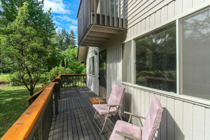 Relaxing 3br Dog Friendly | Woodstove | Deck - Poulsbo, WA