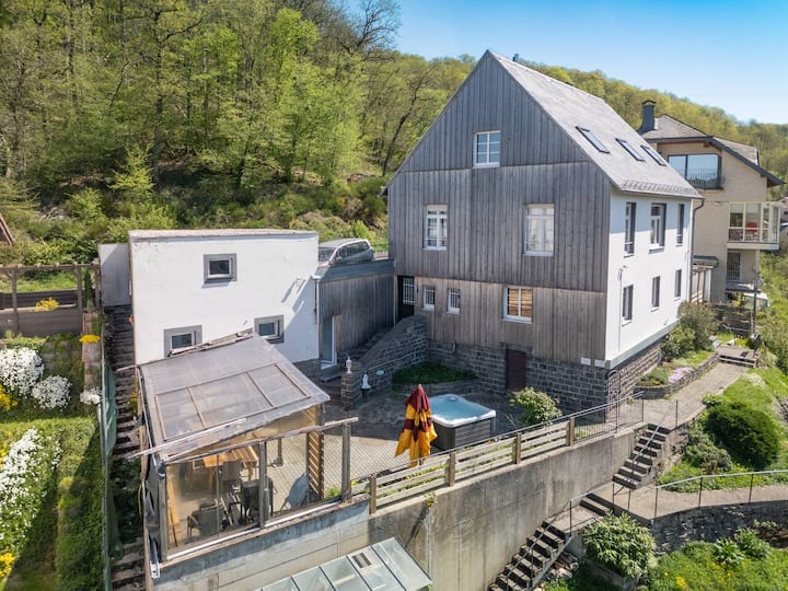 Großzügiges Ferienhaus Am Nürburgring Für Gruppen - Germany