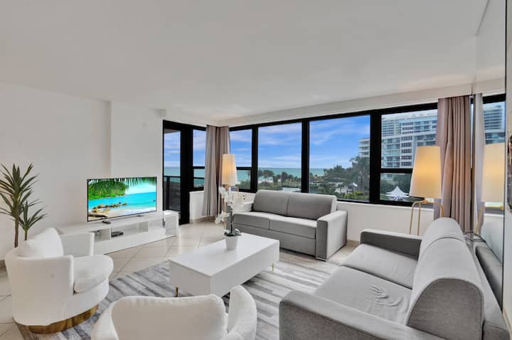 Spacious Ocean View Resort Beach Condo 601 - Miami Beach