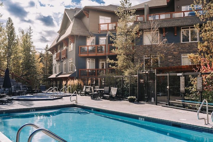 Cougar Creek Hydeaway - Canmore