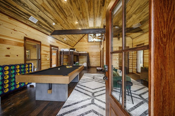 Fun+games/pool Table/kids' Playset/hot Tub/dogs Ok - Broken Bow, OK