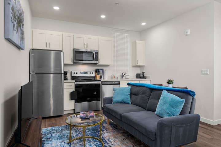 Bright Space Near Universities And Military Bases - Tacoma, WA