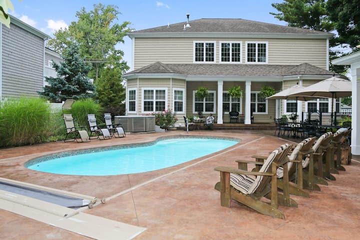 Inn Like A Lamb | Pool, Hot Tub, Fire Pit | Dogs - South Haven, MI
