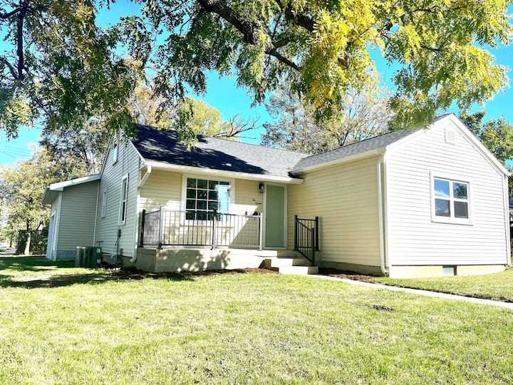 Queen City Cottage - Hot Tub & Tiki Bar - Eagle Creek State Recreation Area, Findlay