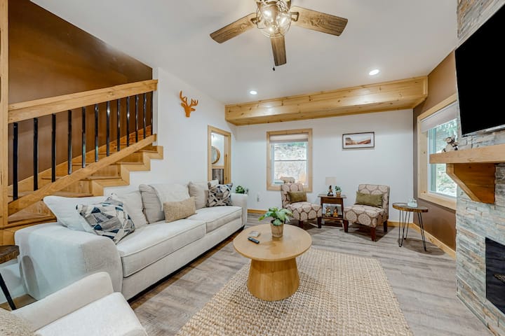 1br Cabin With Hot Tub, Pool, Game Room, Gym, Golf - Ellijay, GA