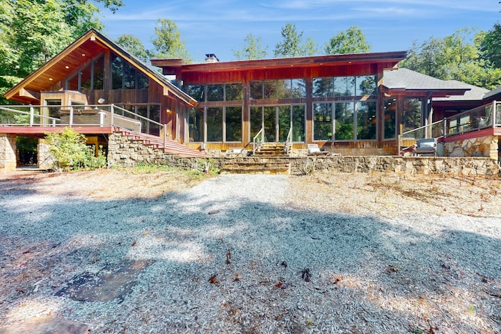 Custom 3br Riverfront | Chef's Kitchen| Dock - Dawsonville, GA