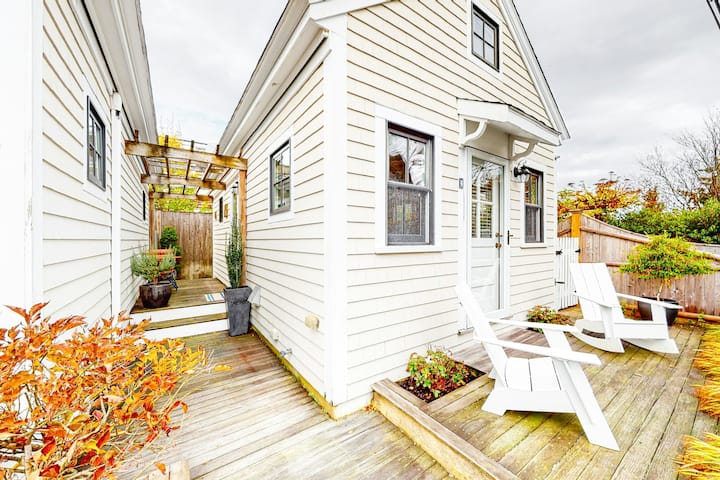 1br Downtown | Deck | Walk To Beach/ Dining - Provincetown, MA