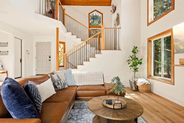 The Fancy Fox | Stunning 4br Retreat Close To Lake - Lake Arrowhead, CA