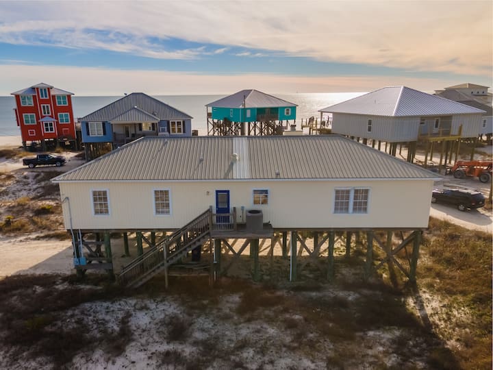 Coconut Breeze-festive Beach House Steps From The - Dauphin Island, AL