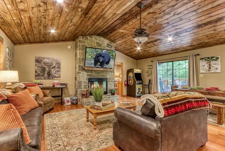 Cozy Fireplace|hot Tub|fire Pit|games|sleeps 6 - Gatlinburg, TN